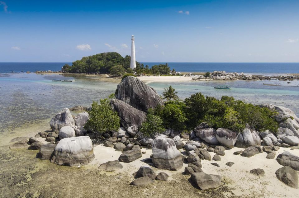 Paket Tour Island Hopping Belitung 4D3N